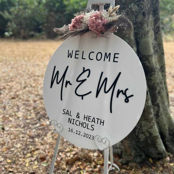 Mr & Mrs 3D Acrylic Welcome Sign with Vinyl Lettering - Weddings Wise